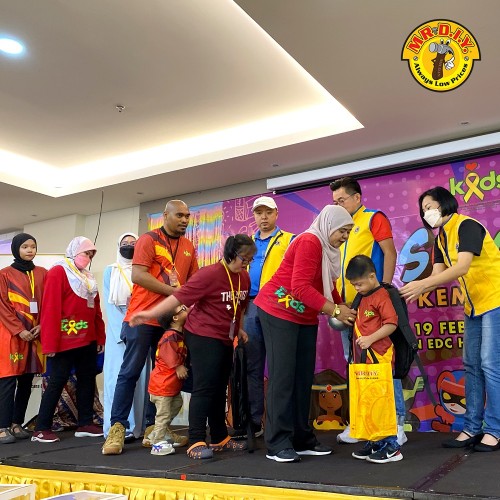 MR.DIY CSR: Back to School: 150 Cancer Survivor Kids | MR.DIY